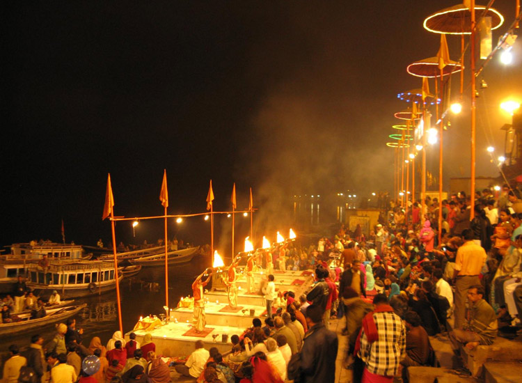A Guide to See Spactcular Ceremony of Ganga Aarti in India